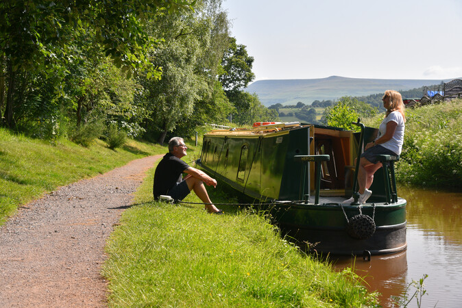 Discover the UK's canals by boat in 2026 - Canal Boat