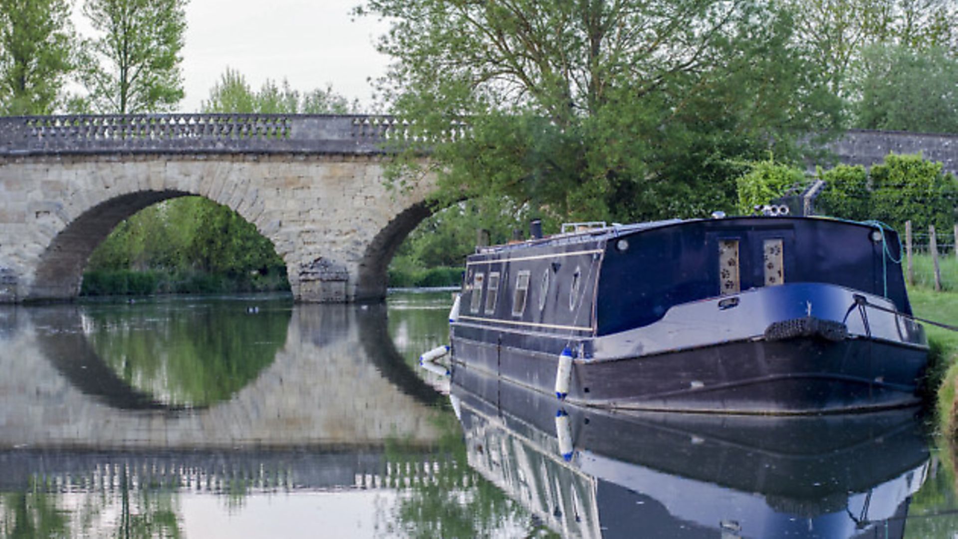 12 photos that capture the beauty of the Oxford Canal - Canal Boat